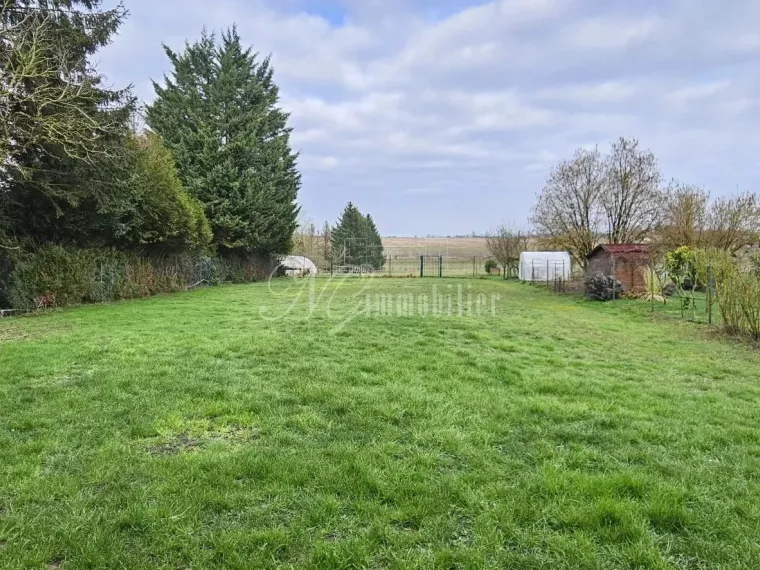 Magnifique maison de 295 m² avec terrasse, cour, et garage sur un ...